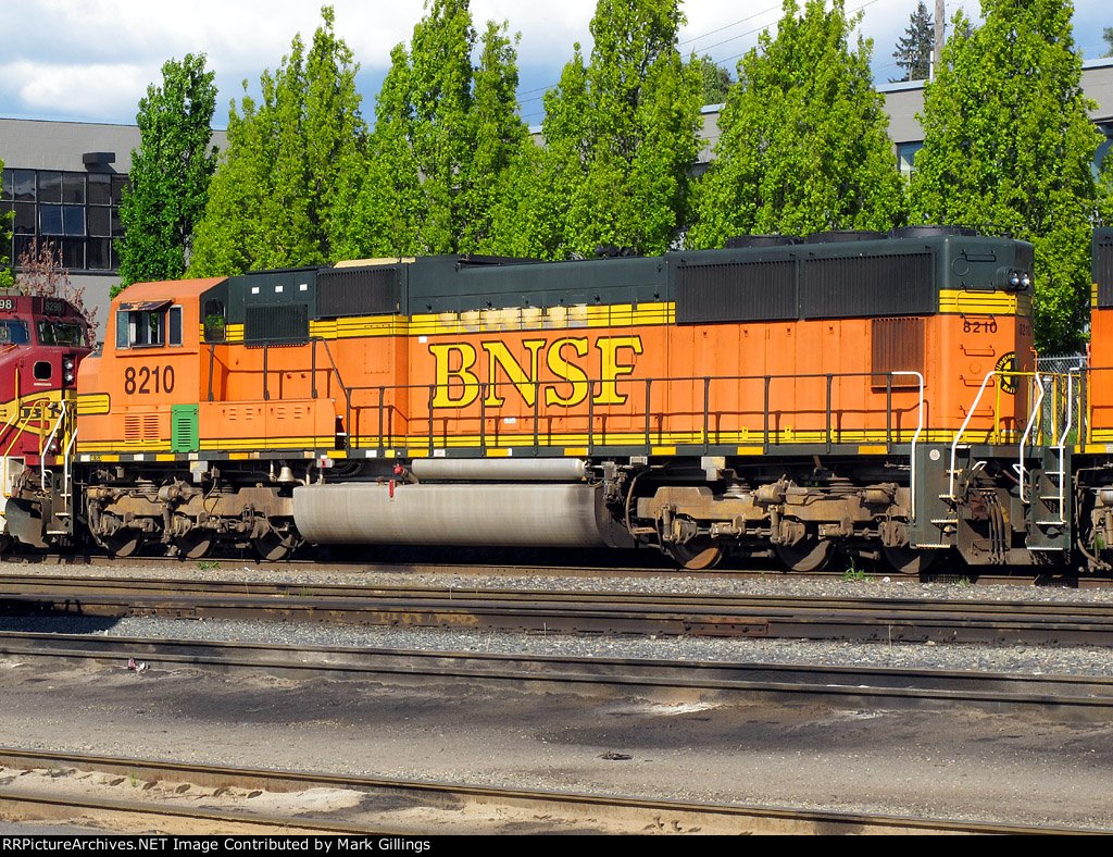 BNSF 8210